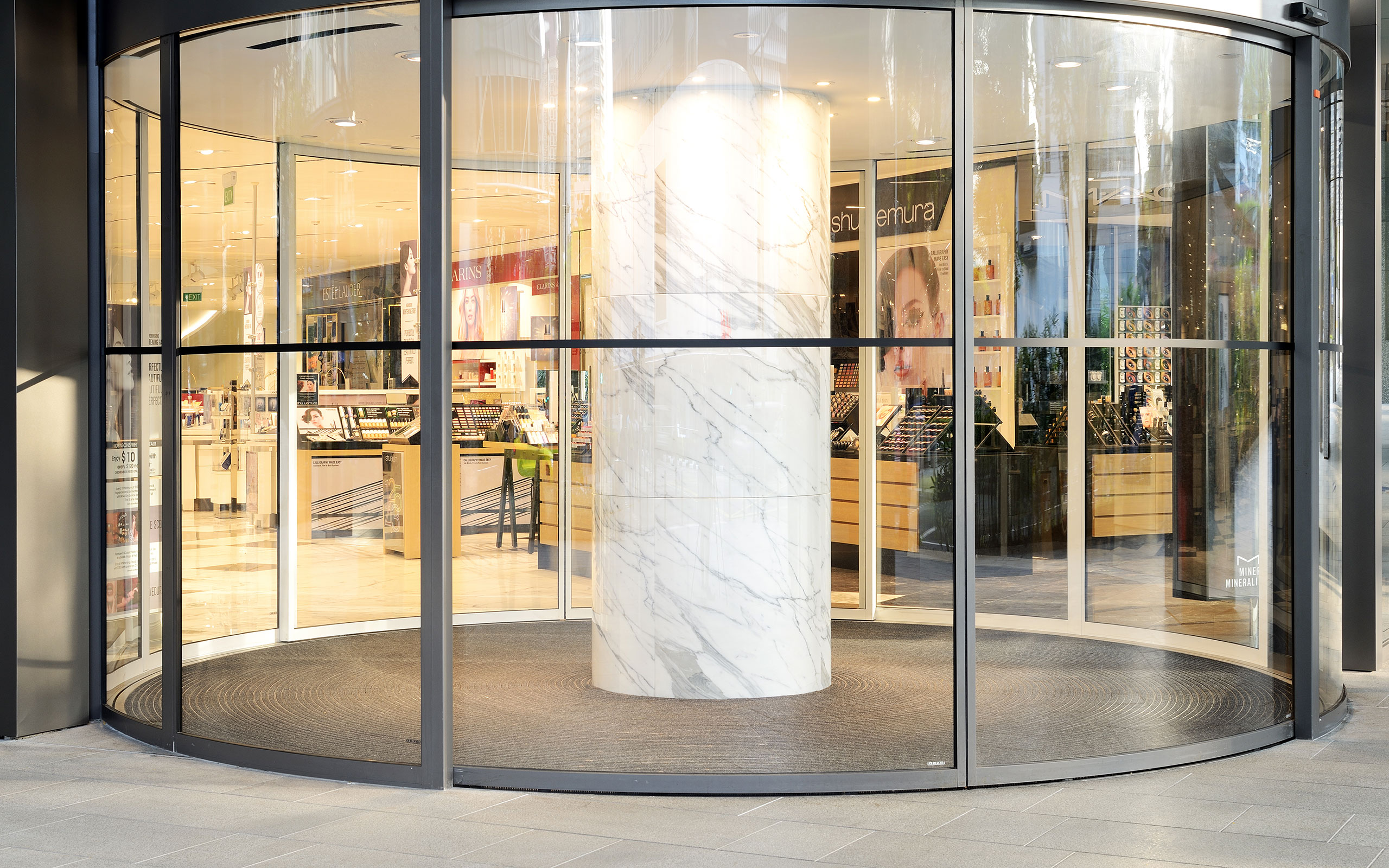 CENTRES COMMERCIAUX, GALERIES MARCHANDES ET GRANDS MAGASINS - GEGGUS